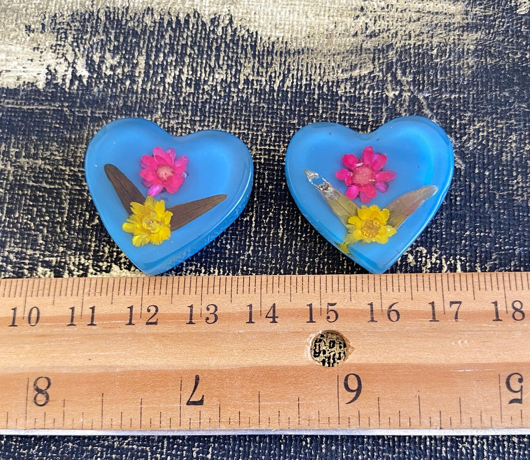 2 Vintage Flat Back Lucite Hearts W/ Flowers Inside - Etsy