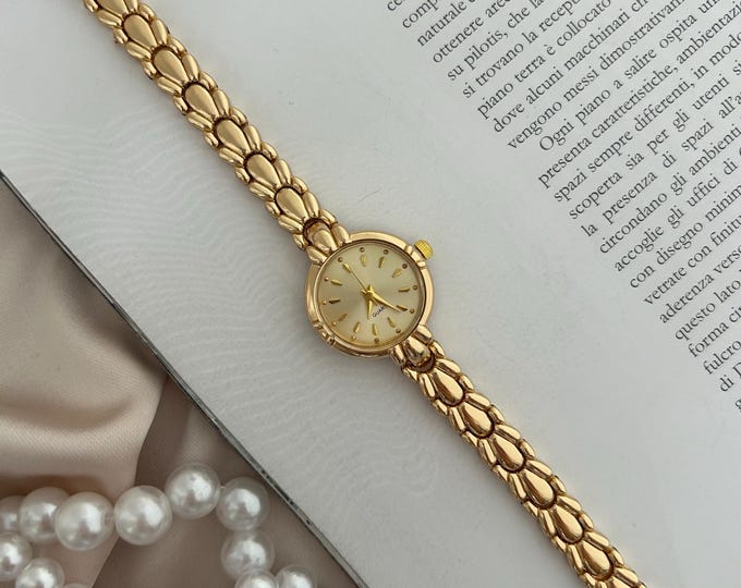 Vintage Seiko Gold Toned, Dainty-style Watch. - Etsy