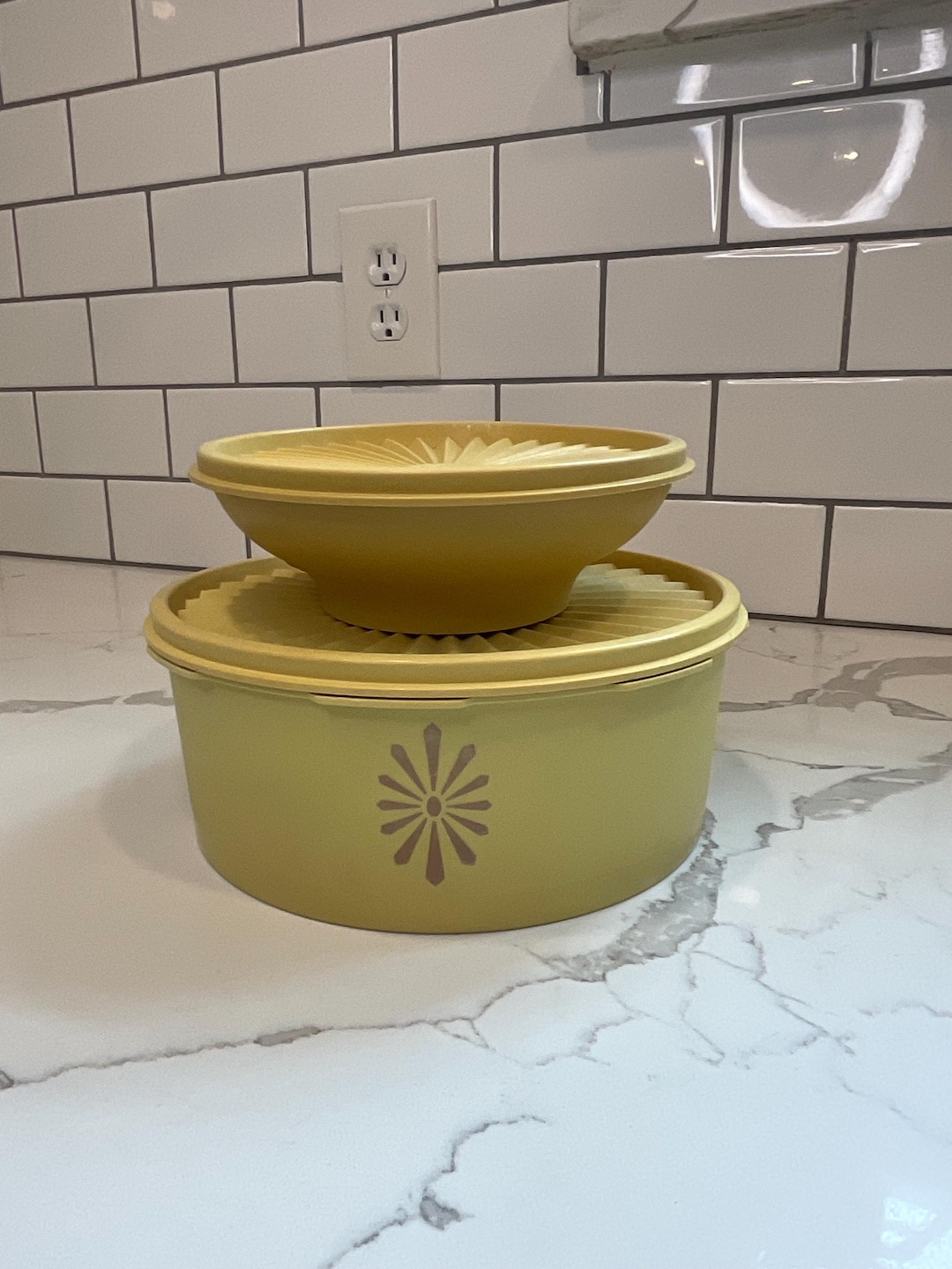 Vintage Tupperware Bowls 1204-1 & 890-5 W/ Lids in Excellent Condition ...