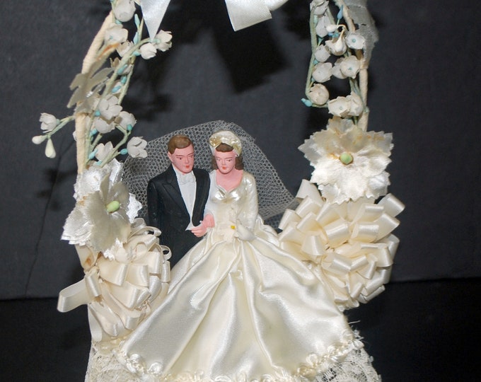 Vintage Arched Wedding Cake Topper Chalkware Bride & Groom Scalloped ...
