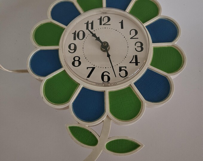 Vintage Spartus Electric Flower Power Daisy Clock With Blue and Green ...