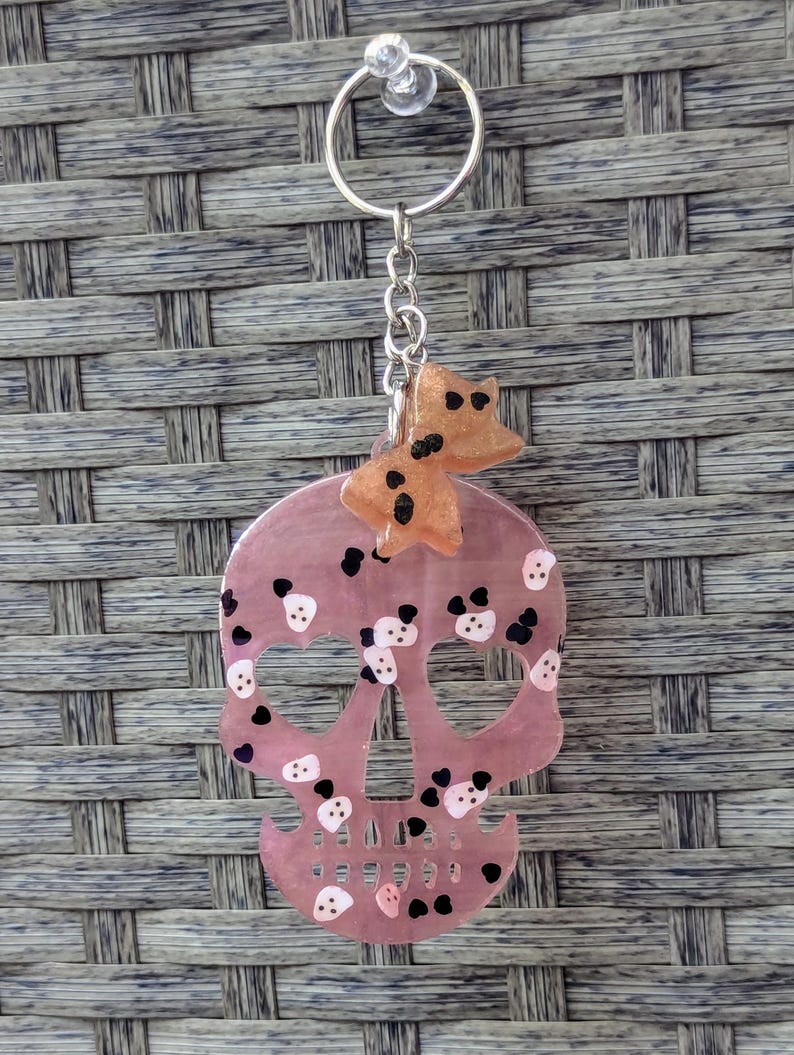 Pink Spooky Skull & Bow Keychain - Etsy