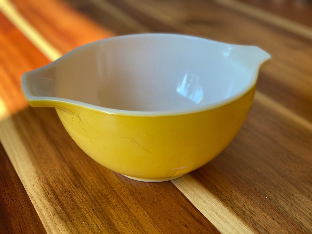 Vintage Retro Pyrex Yellow 401 Bowl With Handle 1 1/2 Qt - Etsy