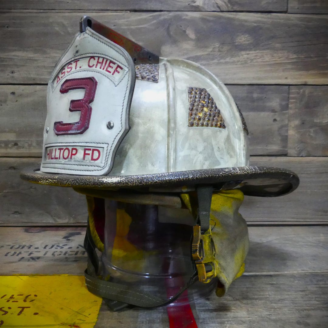 1996 VINTAGE White Cairns Fire Helmet Hilltop Fire Dept. Assistant ...