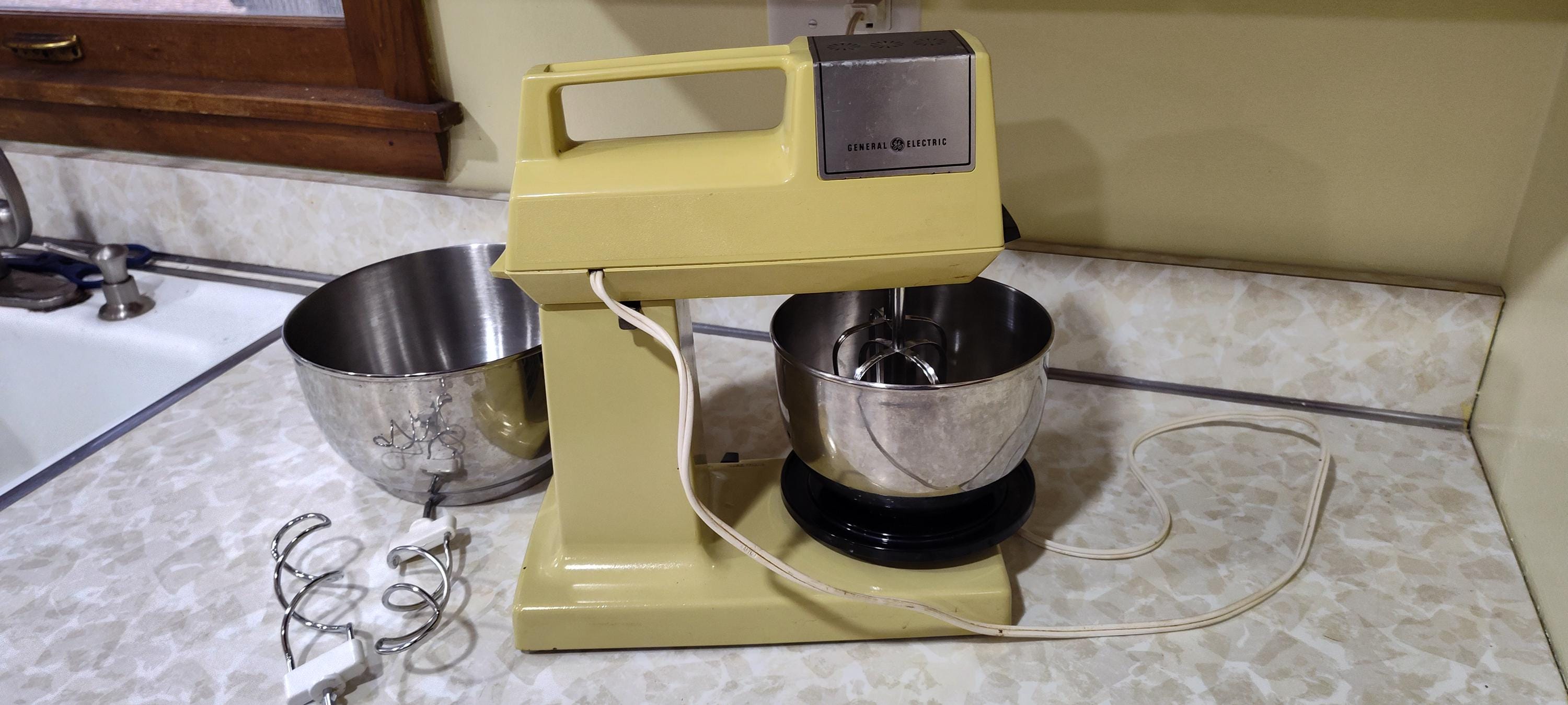 1960s Vintage GE Stand Mixer Harvest Gold W/accessories - Etsy