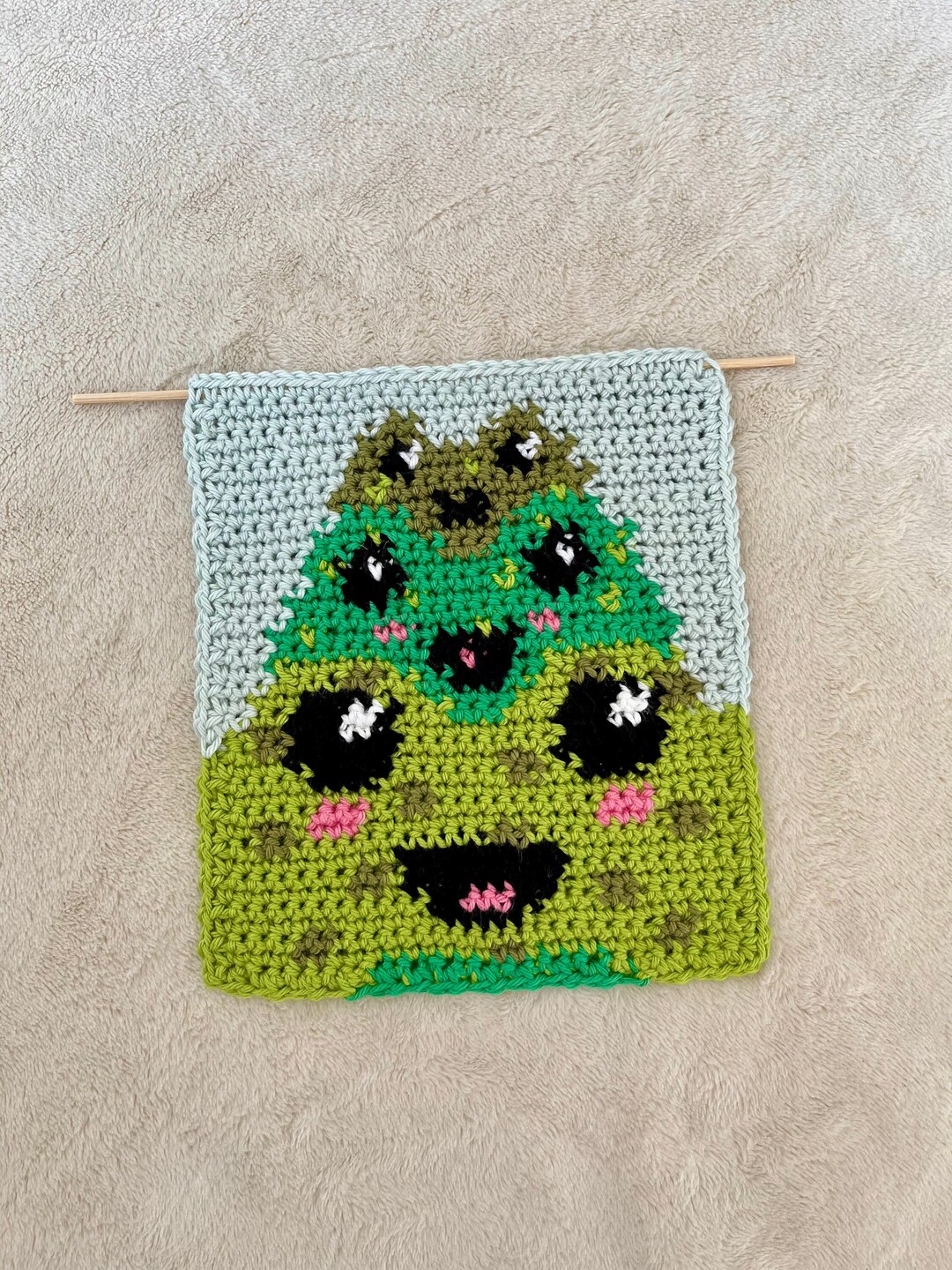 Cute Frog Piggy Back Crochet Tapestry Pattern - Easy Wall Hanging ...