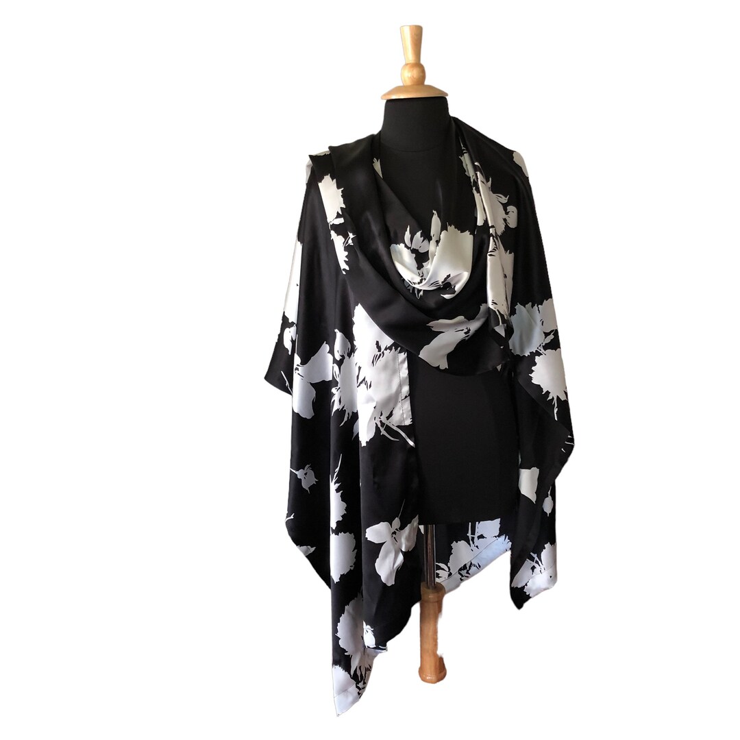 Silk Ruana Black & White Oscar De La Renta Floral Charmeuse Ruana ...