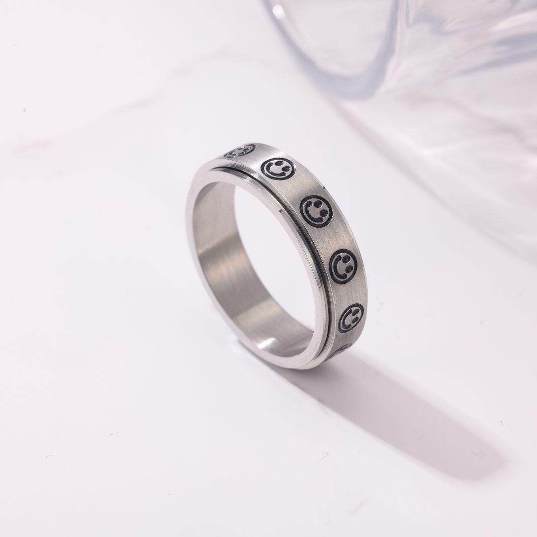 Smiley Emoji Ring,18k White Gold Plated, 5A CZ (5A Cubic Zirconia is ...