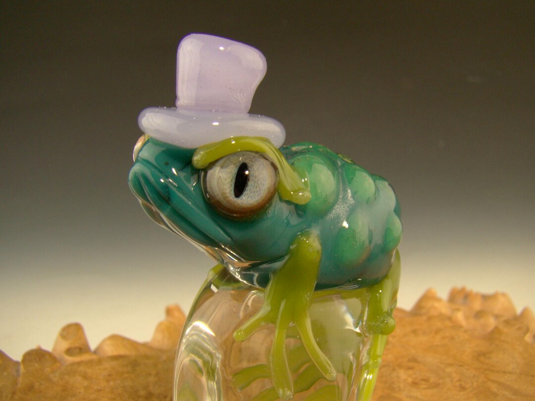 Glass Top Hat Tree Frog Chillin on Ice Lampwork Sculpture Paperweight ...