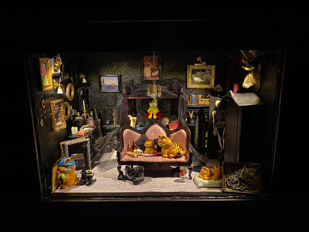 Example of a Miniature Gothic Bedroom With Garfield, 1:12 Scale, Dolls ...