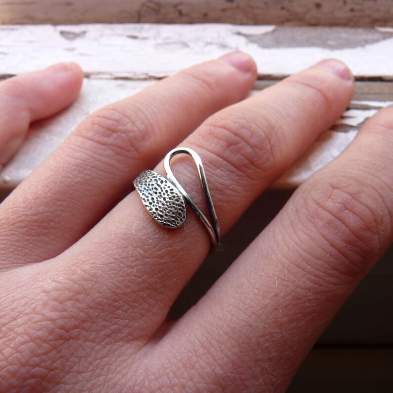 Gotas ring with texture Sterling silver Made to order in | Etsy
