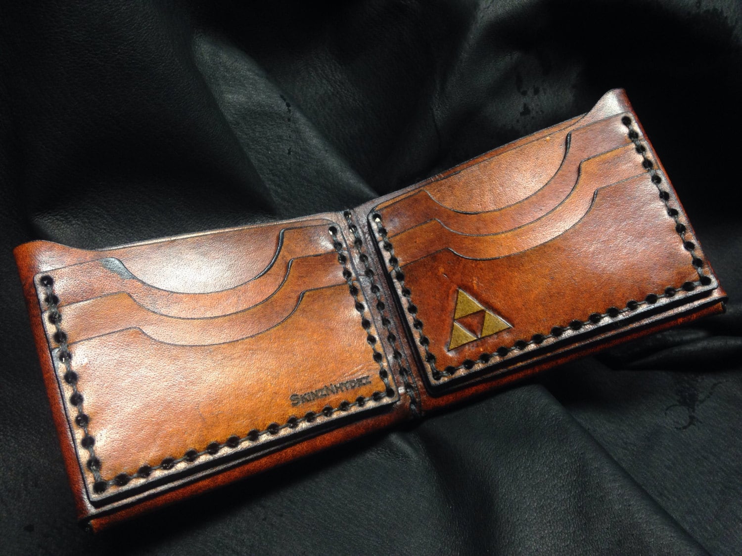 Leather Zelda Triforce Hyrule Wallet - Brown leather gamer wallet