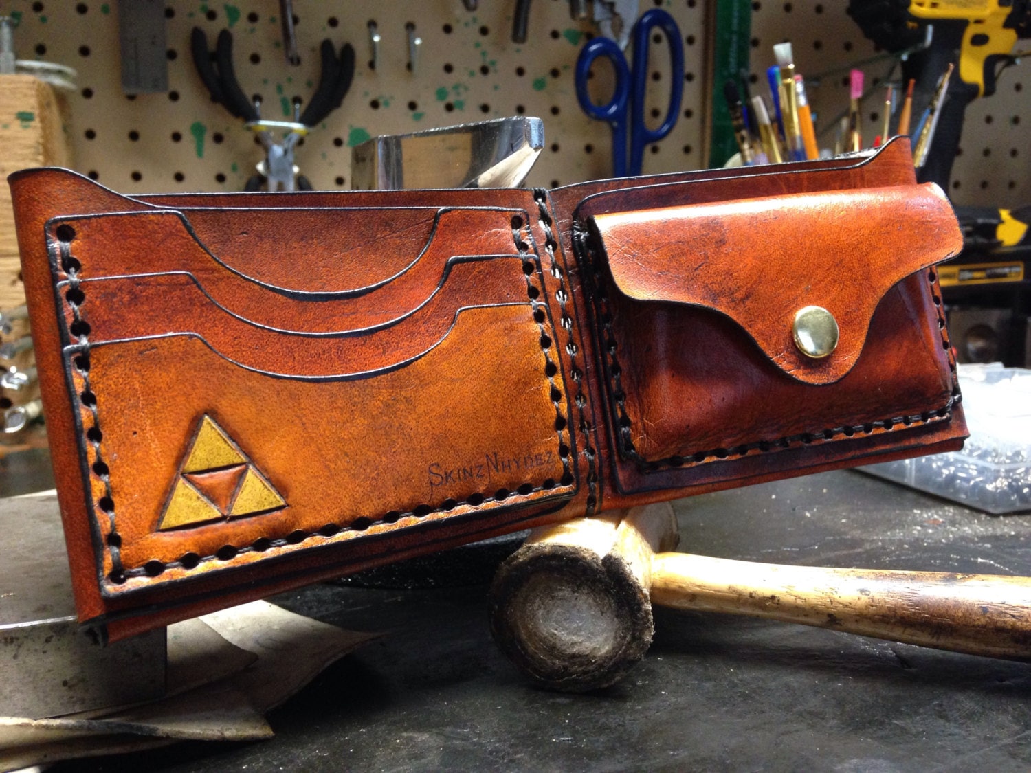 Leather Zelda Triforce Hyrule Wallet - Brown leather gamer wallet