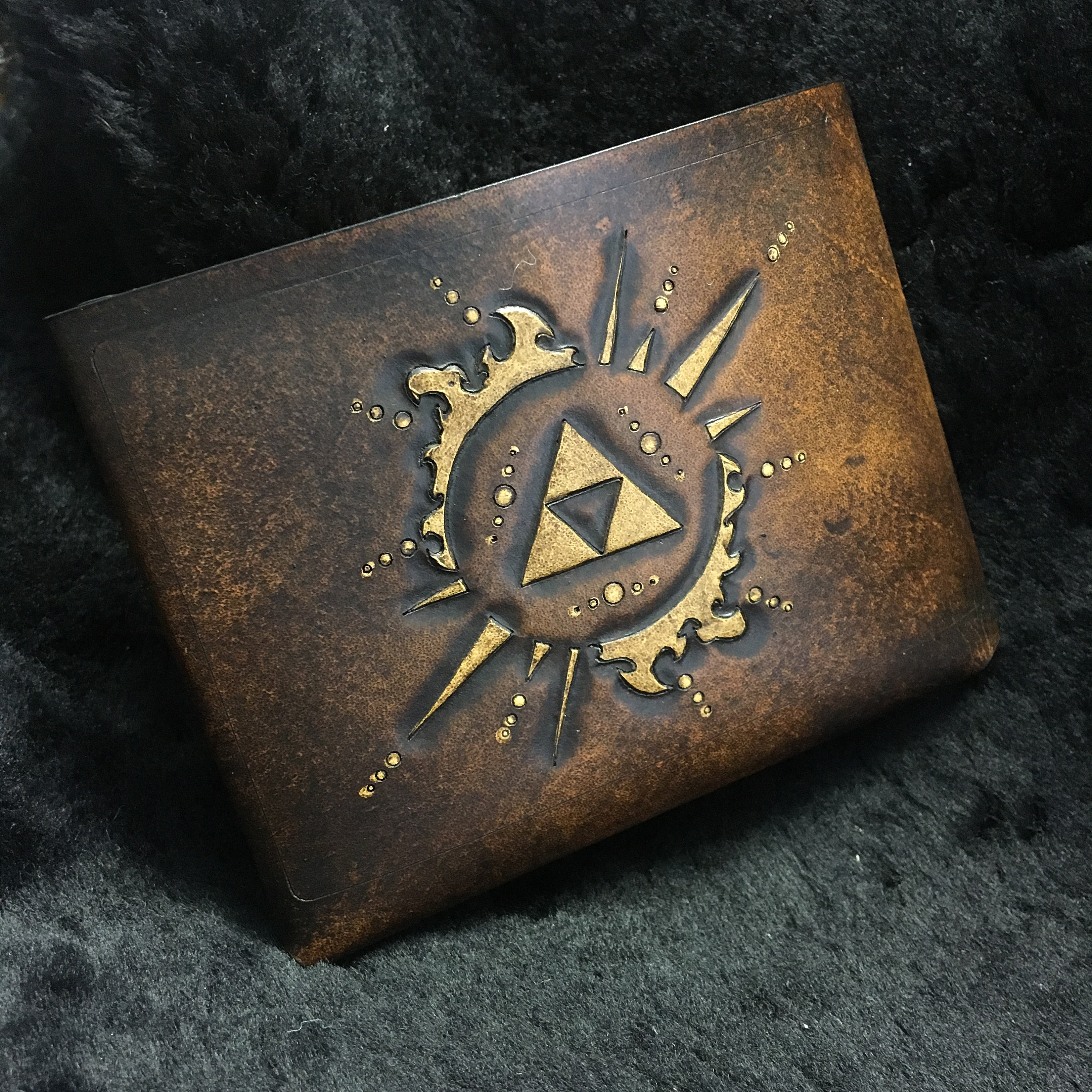 Leather Zelda Triforce Hyrule Wallet - Brown leather gamer wallet