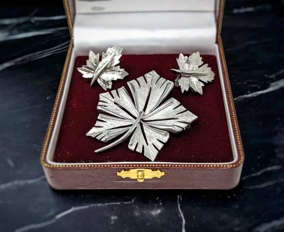 1960 MCM Trifari Matte Silver Maple Leaf Brooch & Bou… - Gem