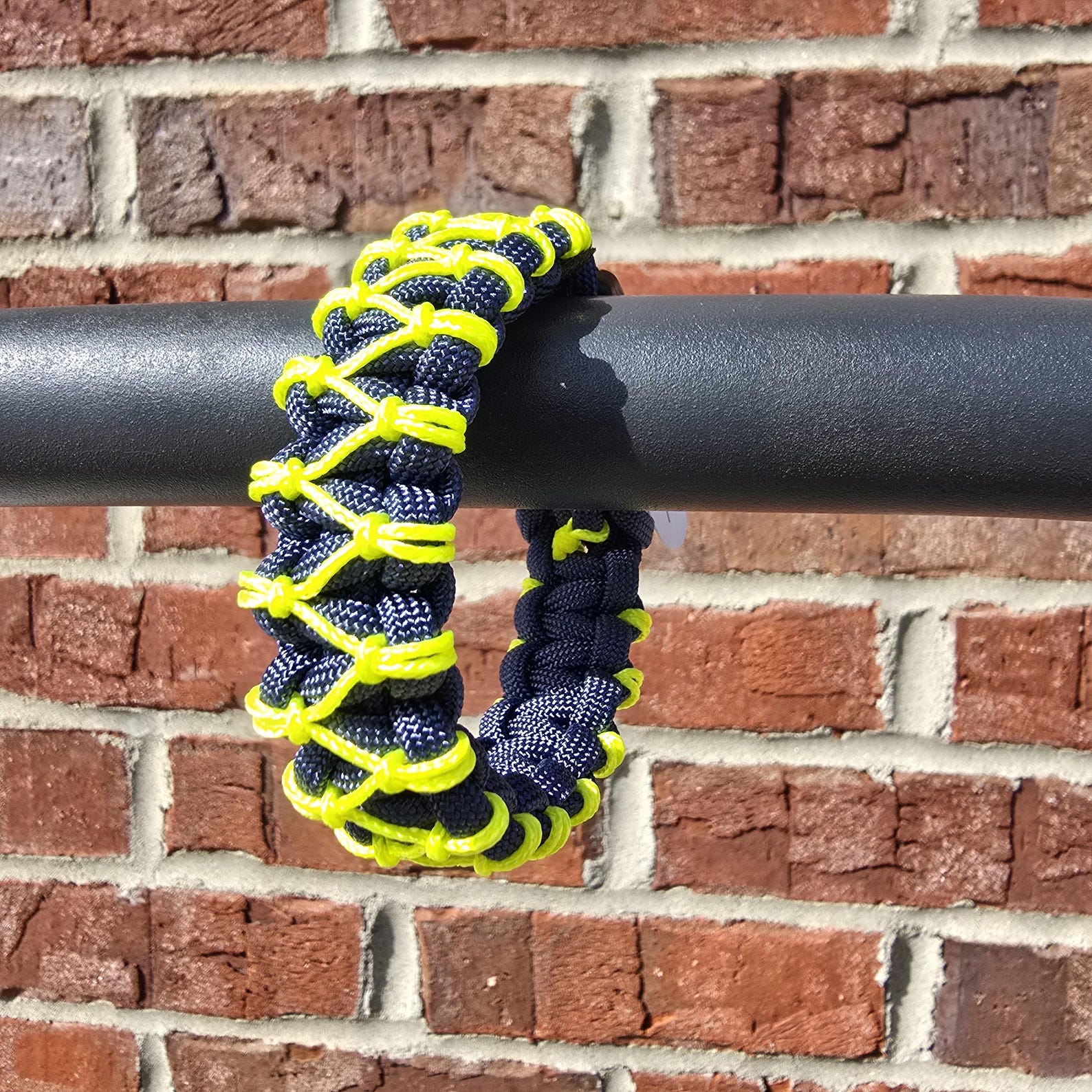 Customizable Paracord Bracelet: Handmade Larks Head Stitch, 550 Cord - Etsy