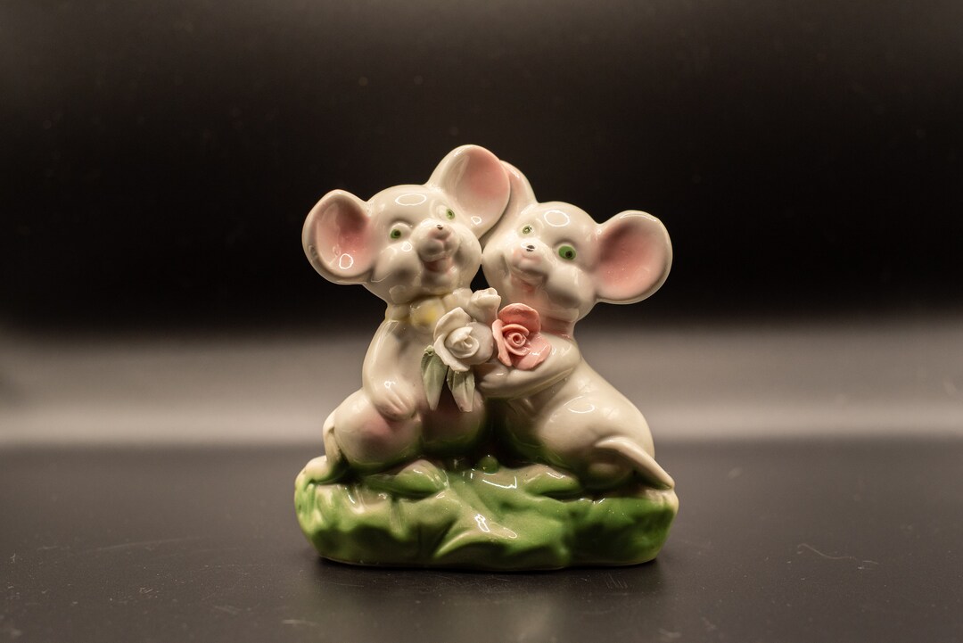 Vintage Cute Hugging Mice Statue Kitsch Ceramic - Etsy