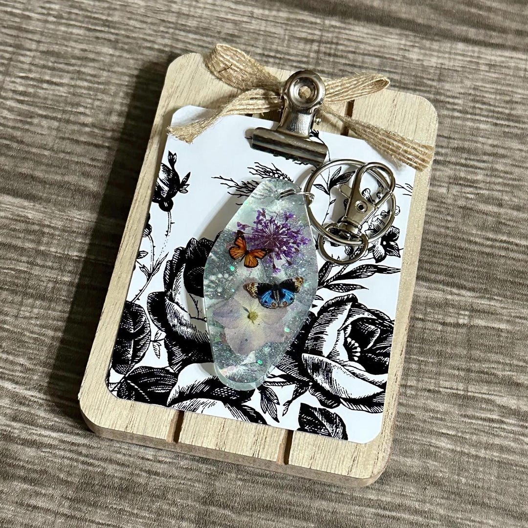 Retro Motel Floral Resin Keychain (hydrangea) - Pressed Flower Keychain ...