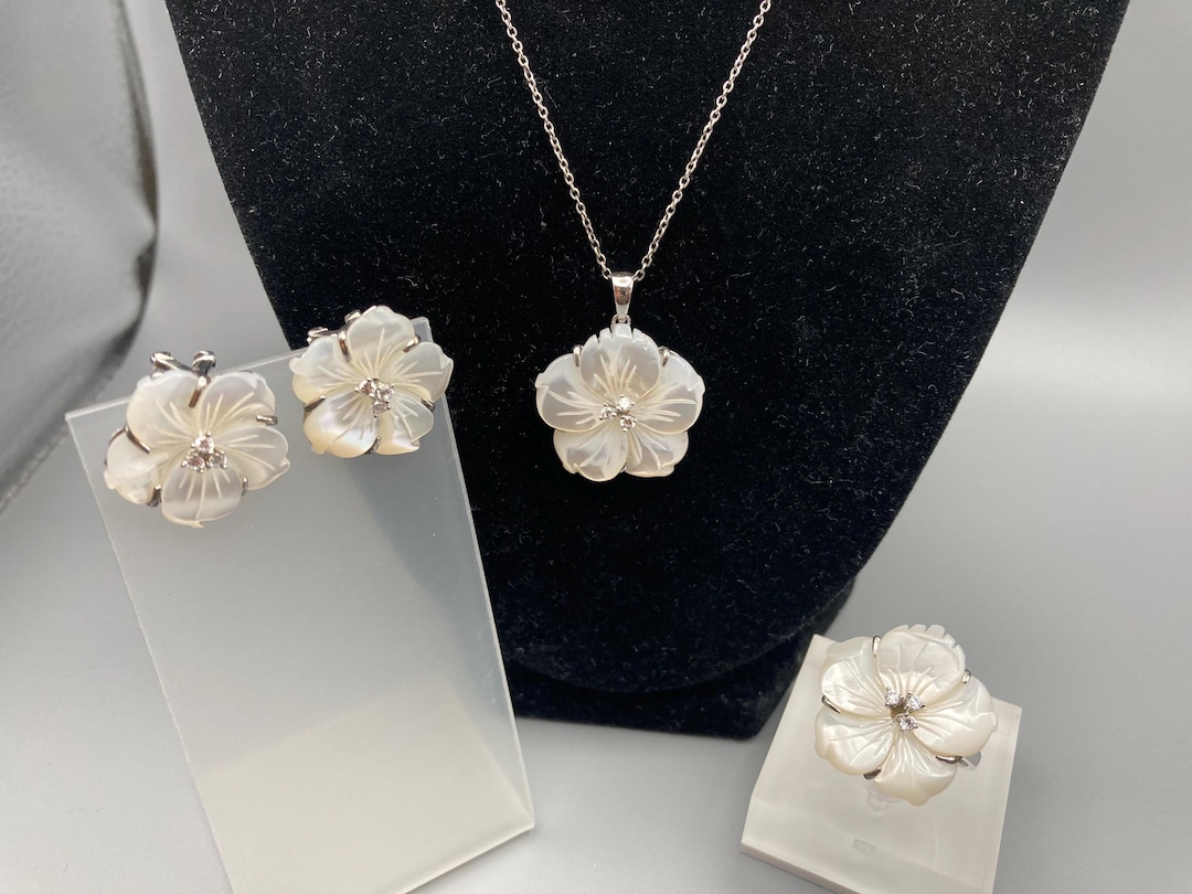 Stauer Carved Hibiscus MOP and Diamondaura 925 Sterling Silver Pendant ...