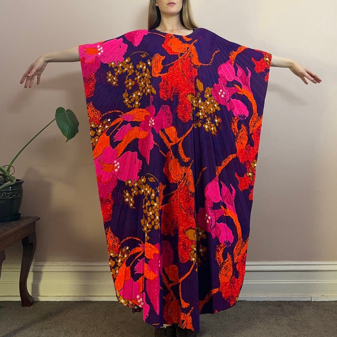 Vintage Psychedelic 1970s Sun Fashions of Hawaii Kaftan / Muumuu With ...