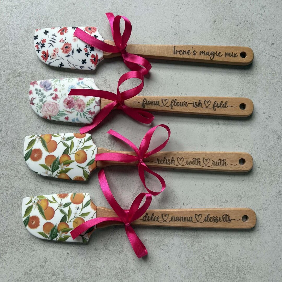 Personalised Floral Spatula – Engraved Wooden Kitchen Gift - Small ...