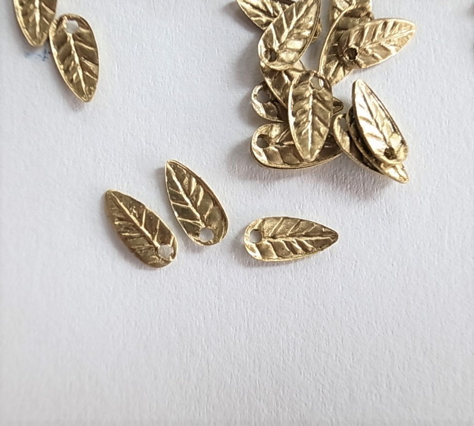 100 Vintage Raw Brass Small Metal Leaf Leaves Charm 8 X 3.5 Mm Finding ...