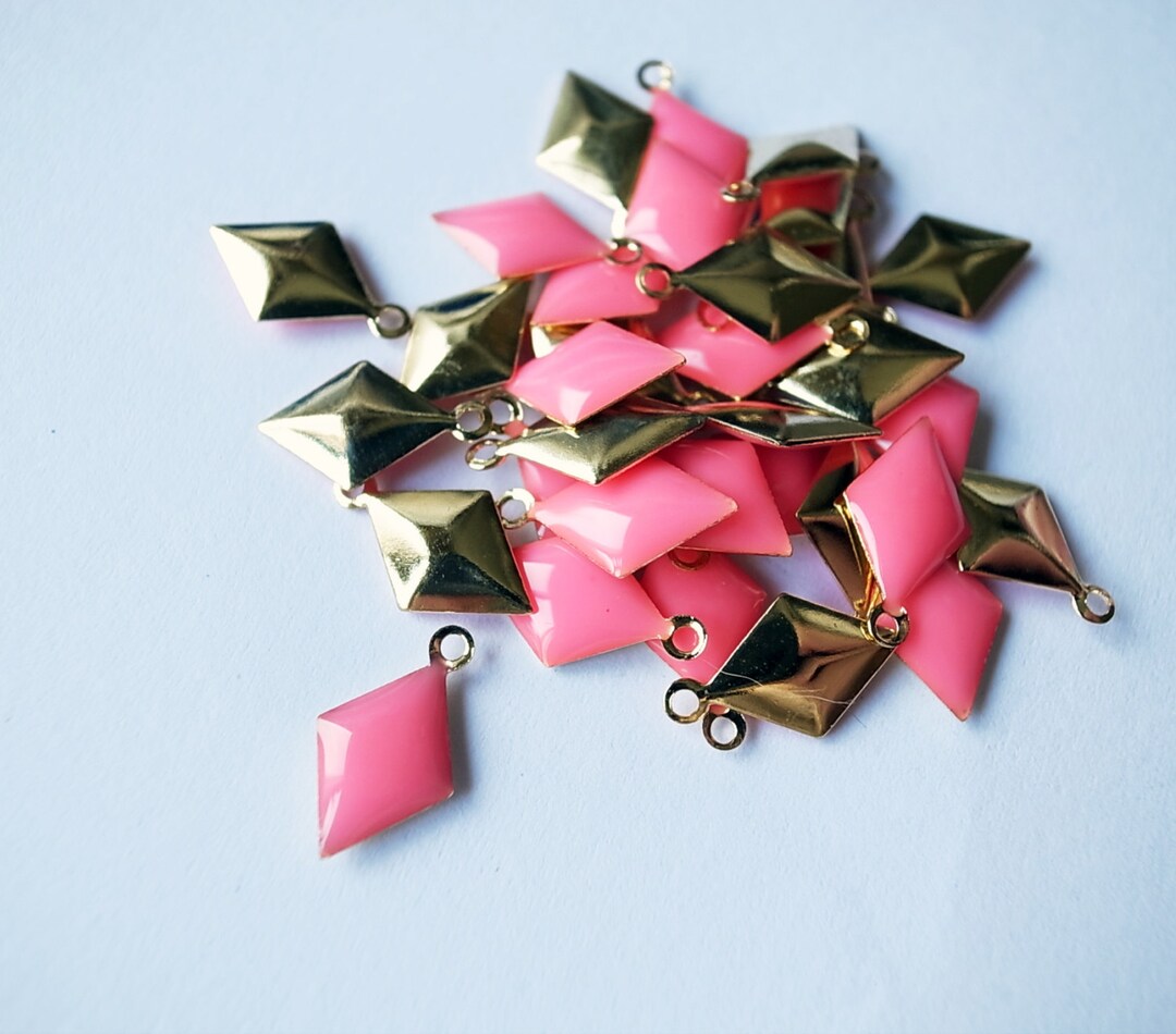 50 Pcs of Diamond Shape Hand Cast Resin Drop in Neon Bright Pink on ...