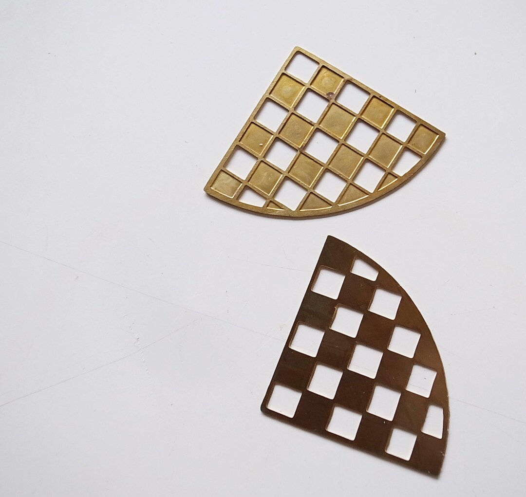 20 Brass Die Cut Charm in Fan Shape Withchecker Patetrn 25 X 25 X 36mm ...