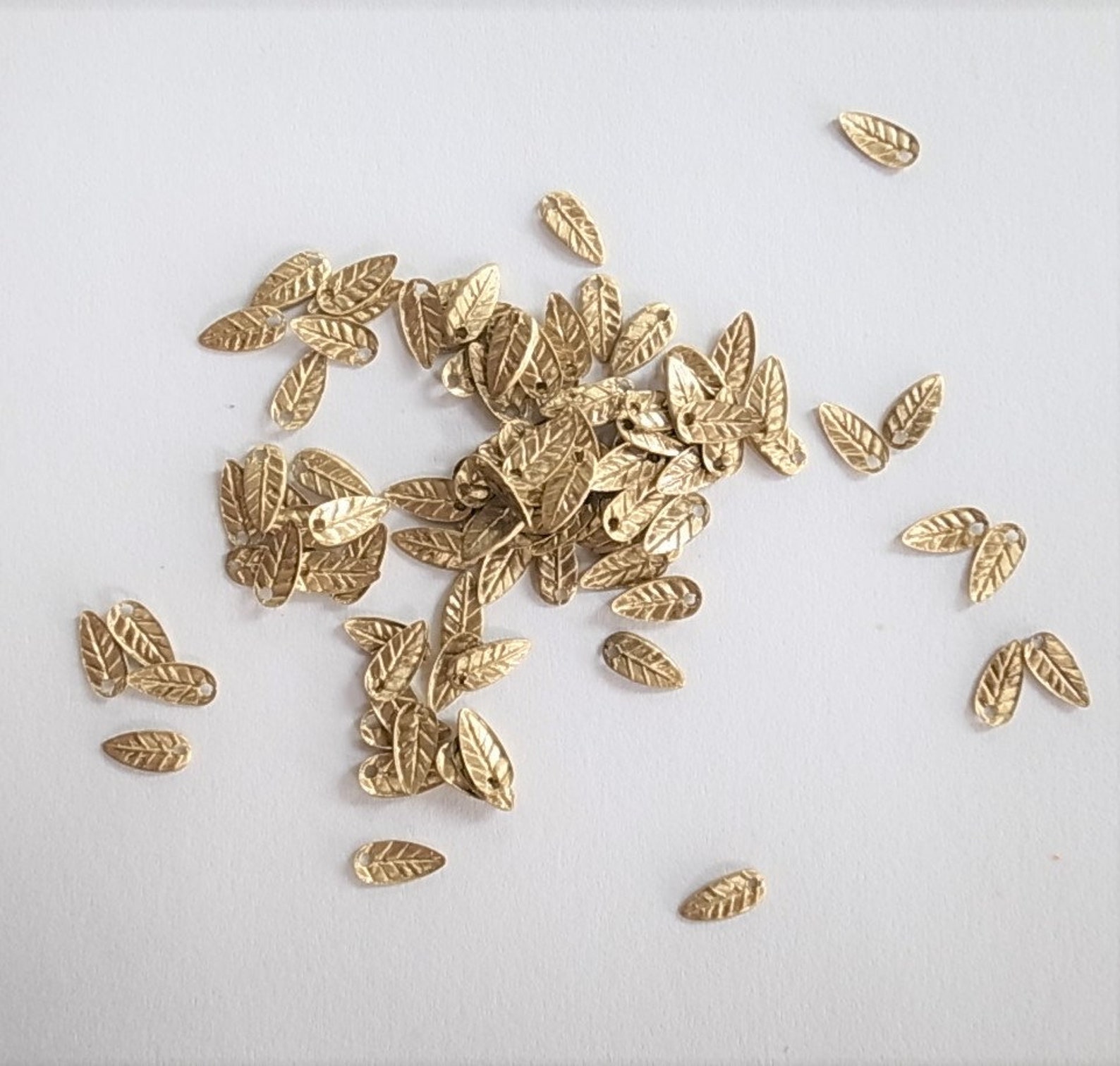 100 Vintage Raw Brass Small Metal Leaf Leaves Charm 8 X 3.5 Mm Finding ...