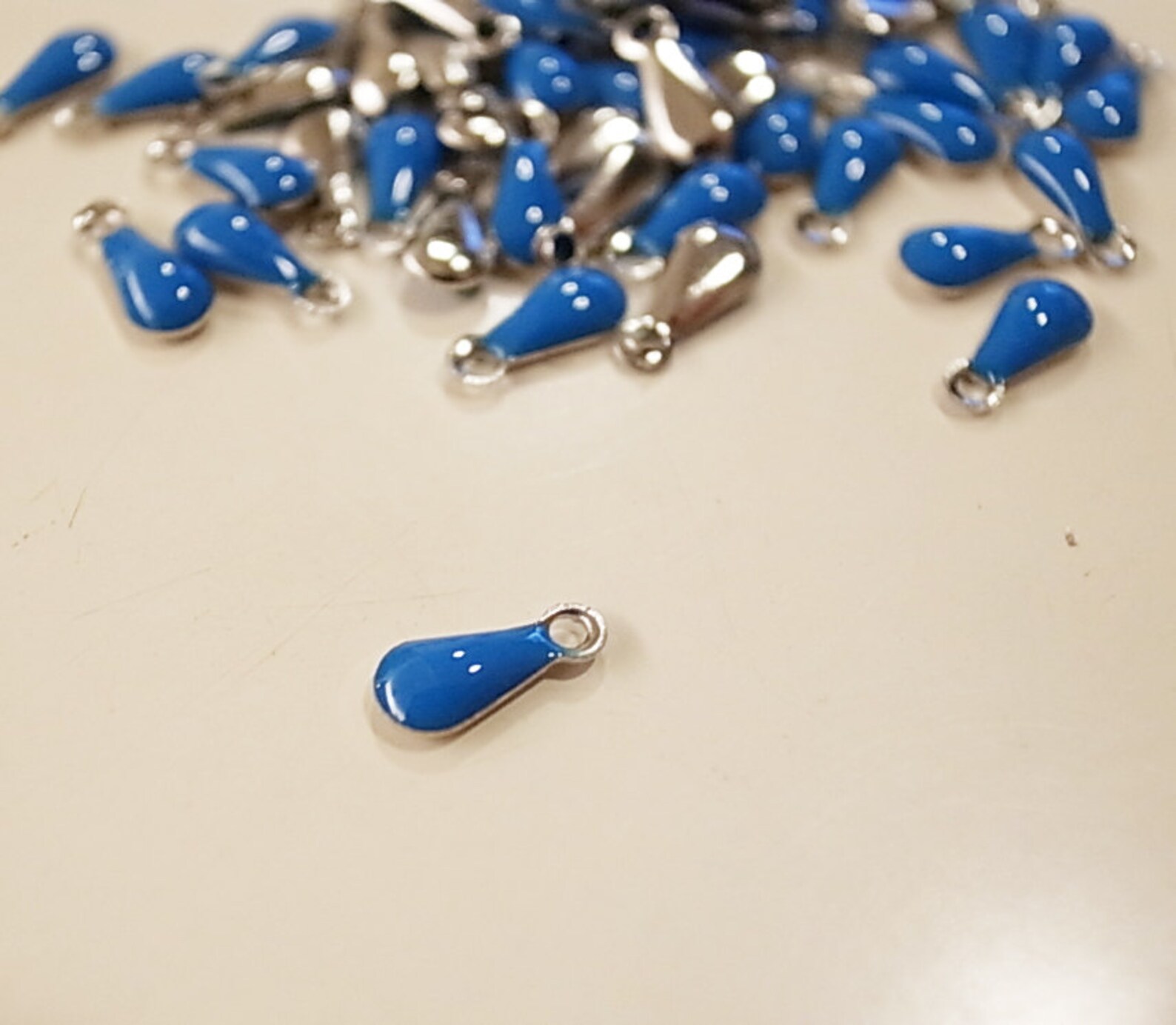 50 Solid Bright Blue Color Poly Resin Epoxy on Plated Brass Tiny Drop ...