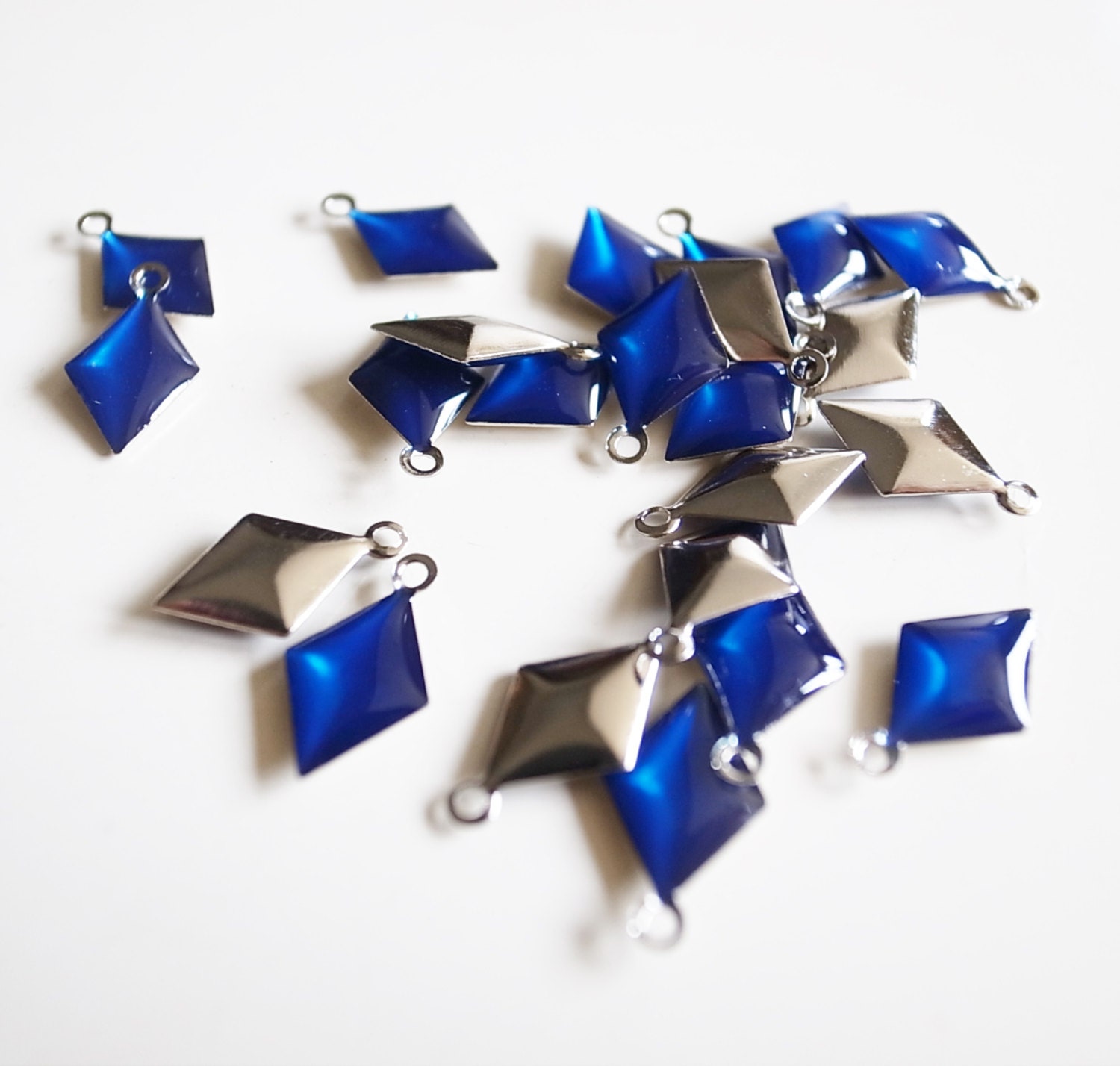 50 Pcs of Diamond Shape Hand Cast Poly Resin Drop in Clear Blue on ...