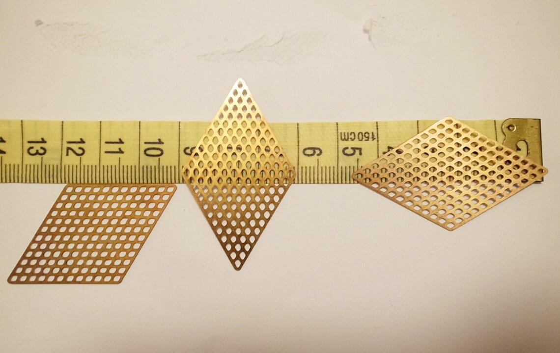 20 Raw Brass Die Cut Charm in DIAMOND Holes Mesh 37mm Each Side Rhombus ...