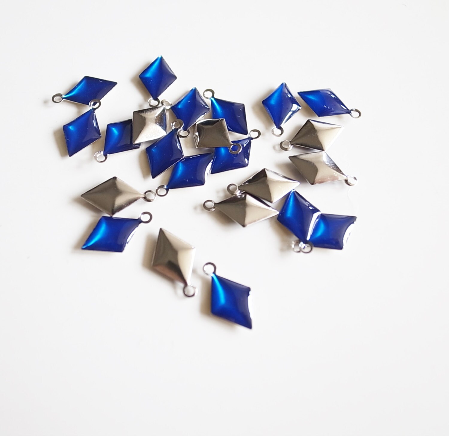 50 pcs of diamond shape hand cast poly resin drop in clear | Etsy