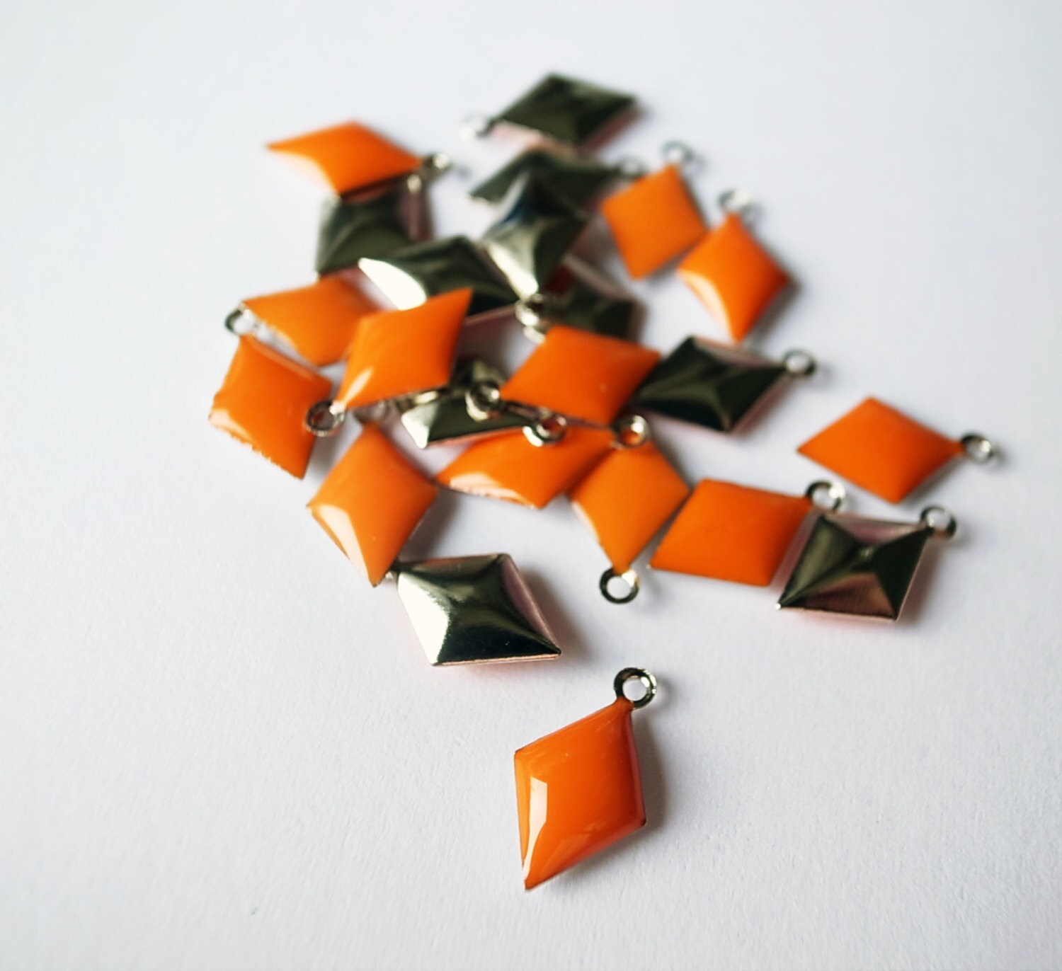 50 pcs of diamond shape hand cast poly resin drop in bright | Etsy