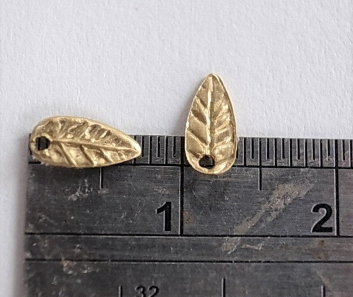 100 Vintage Raw Brass Small Metal Leaf Leaves Charm 8 X 3.5 Mm Finding ...