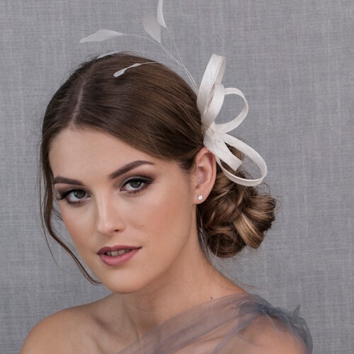 White Wedding Fascinator. White Feather Fascinator. - Etsy