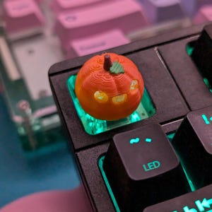 3D Printed Halloween Pumpkin Keycap: Spooky Backlit Mechanical Keyboard ...