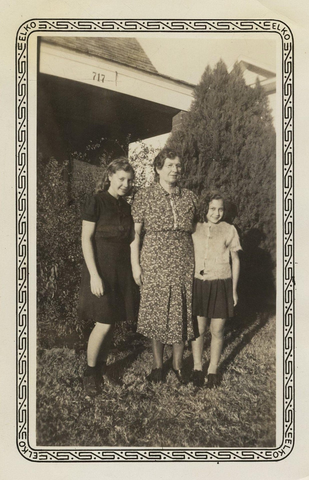 Original Vintage Photo Snapshot Woman Girls Pose Outdoors 1930s - Etsy