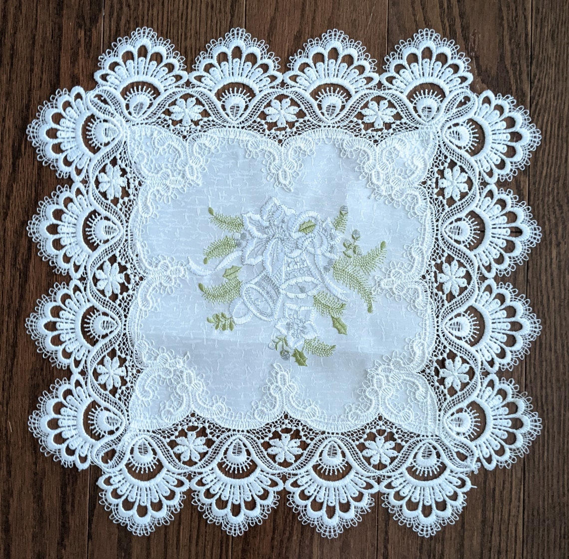 Christmas Table Runner, Dresser Scarf, Table Cloth, Place Mat or Doily ...