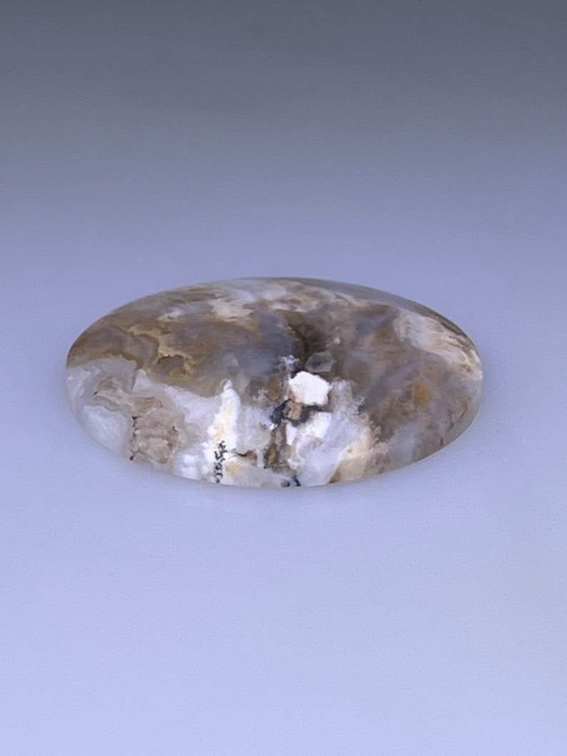 White, Beige, Flame Like Pattern Round Agate Cabochon, 46.14 Carats 005 ...