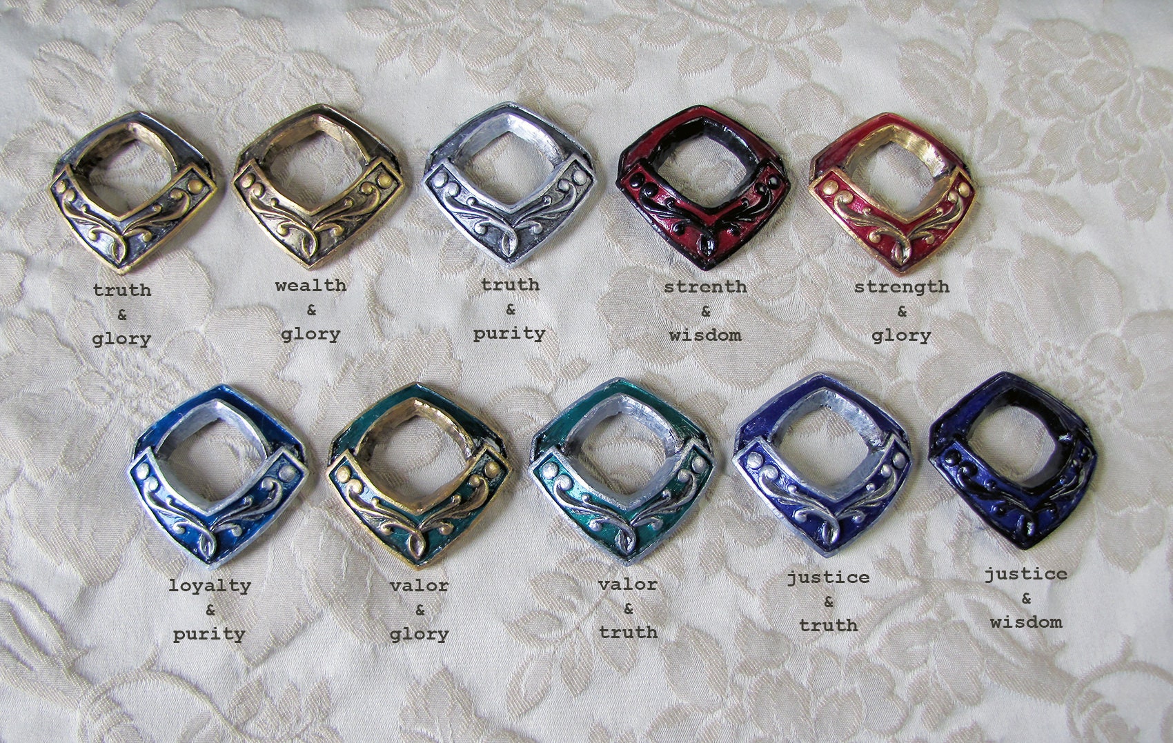 Rococo Filigree Fur Lined Pauldron Armor — idolatrē