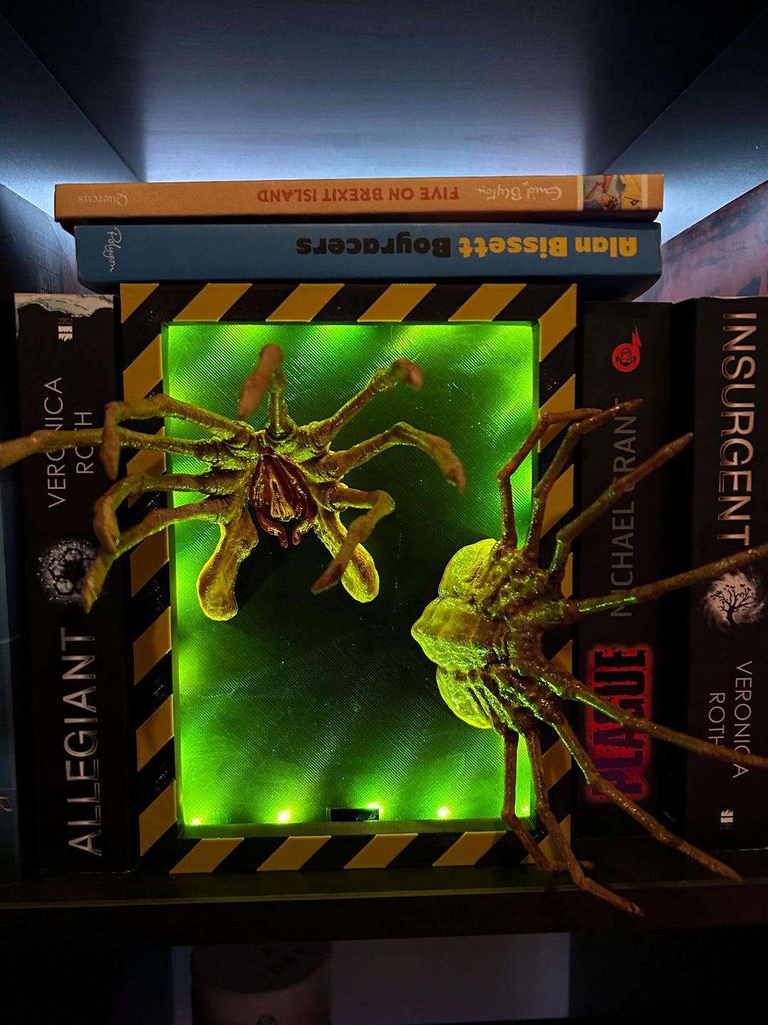 Alien Facehugger Book Nook LED Remote Control 16 Colour - Etsy