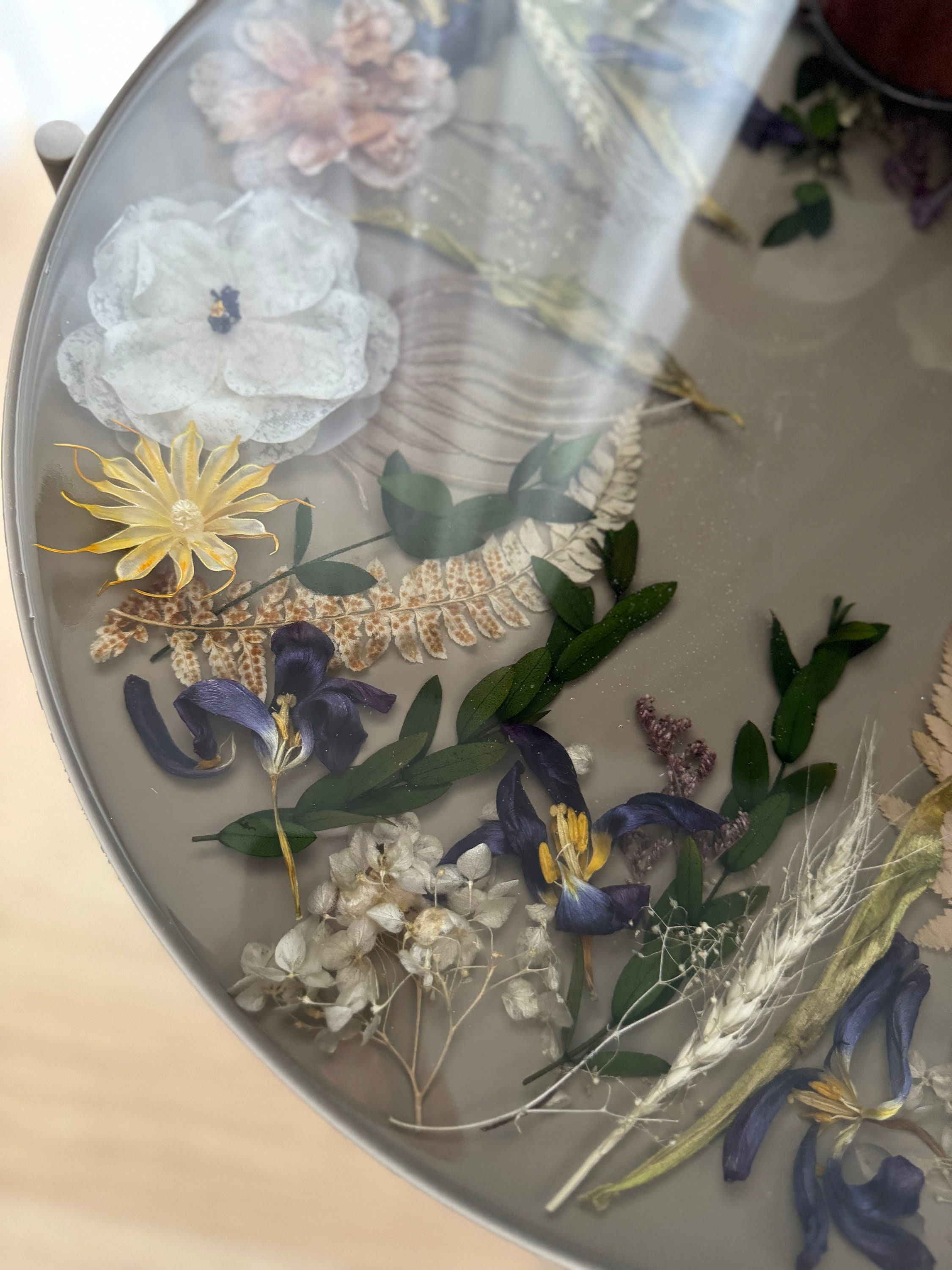 Epoxy Resin Table With Dried Flowers Round Coffee Table, LED, Flower ...