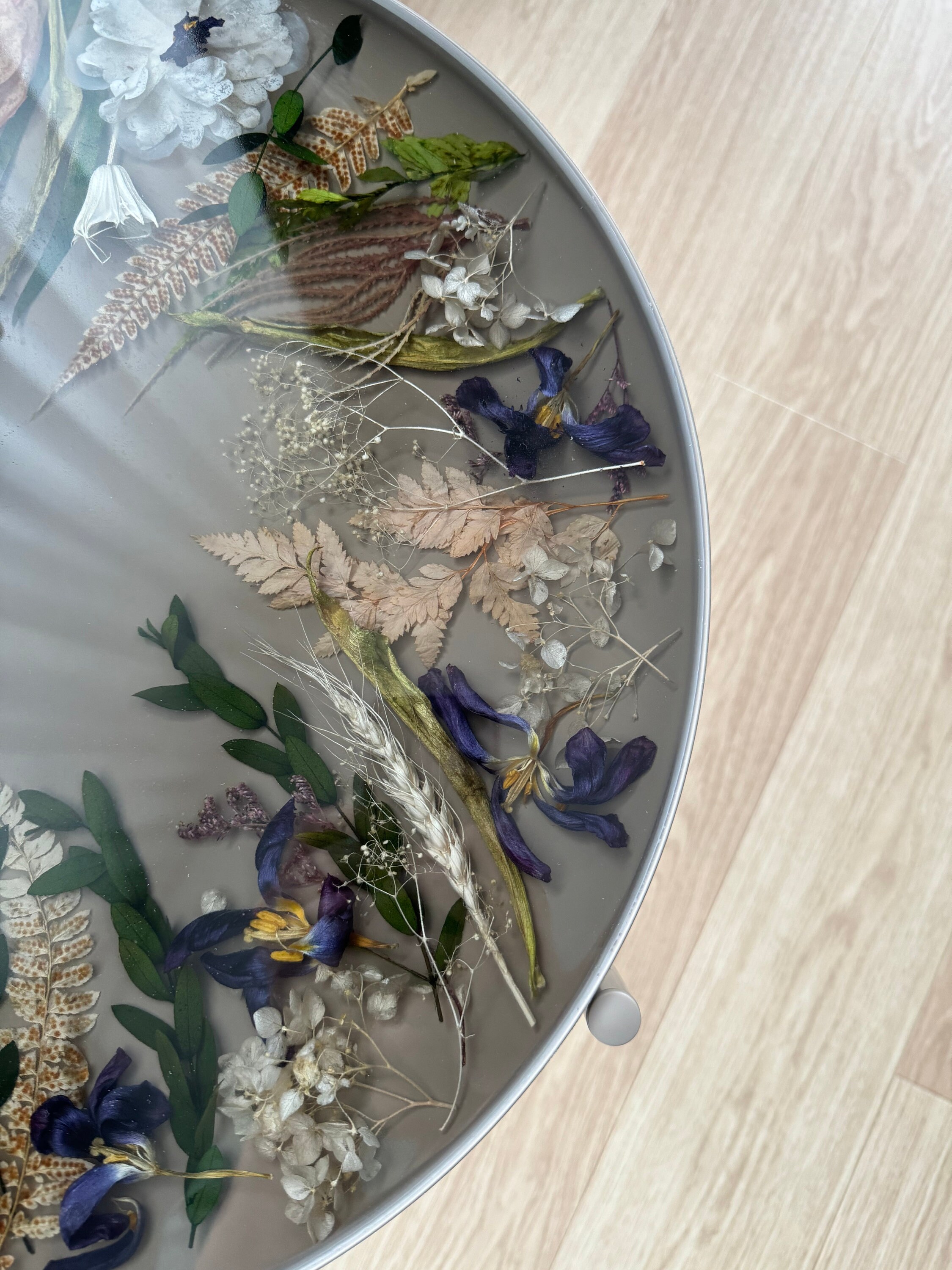 Epoxy Resin Table With Dried Flowers Round Coffee Table, LED, Flower ...