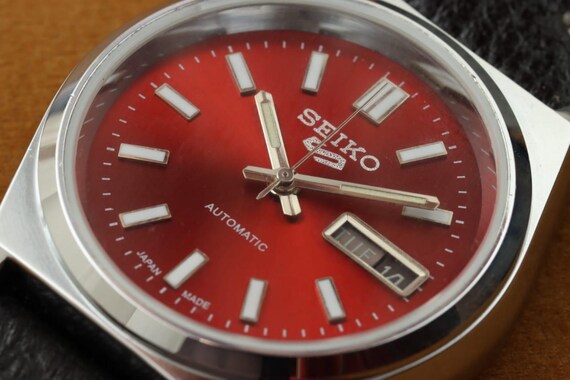 Vintage refurbished Seiko 5 red cherry dial men's wor… - Gem