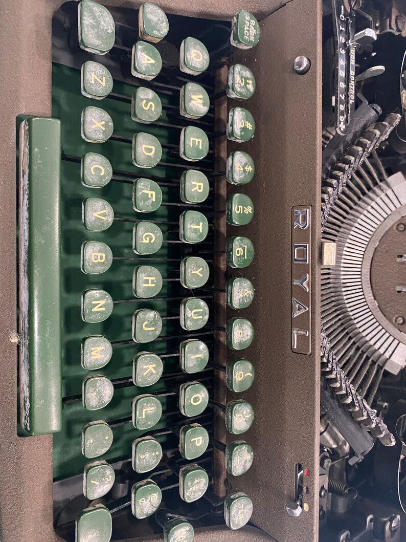 Royal De Luxe Vintage Typewriter With Case - Etsy