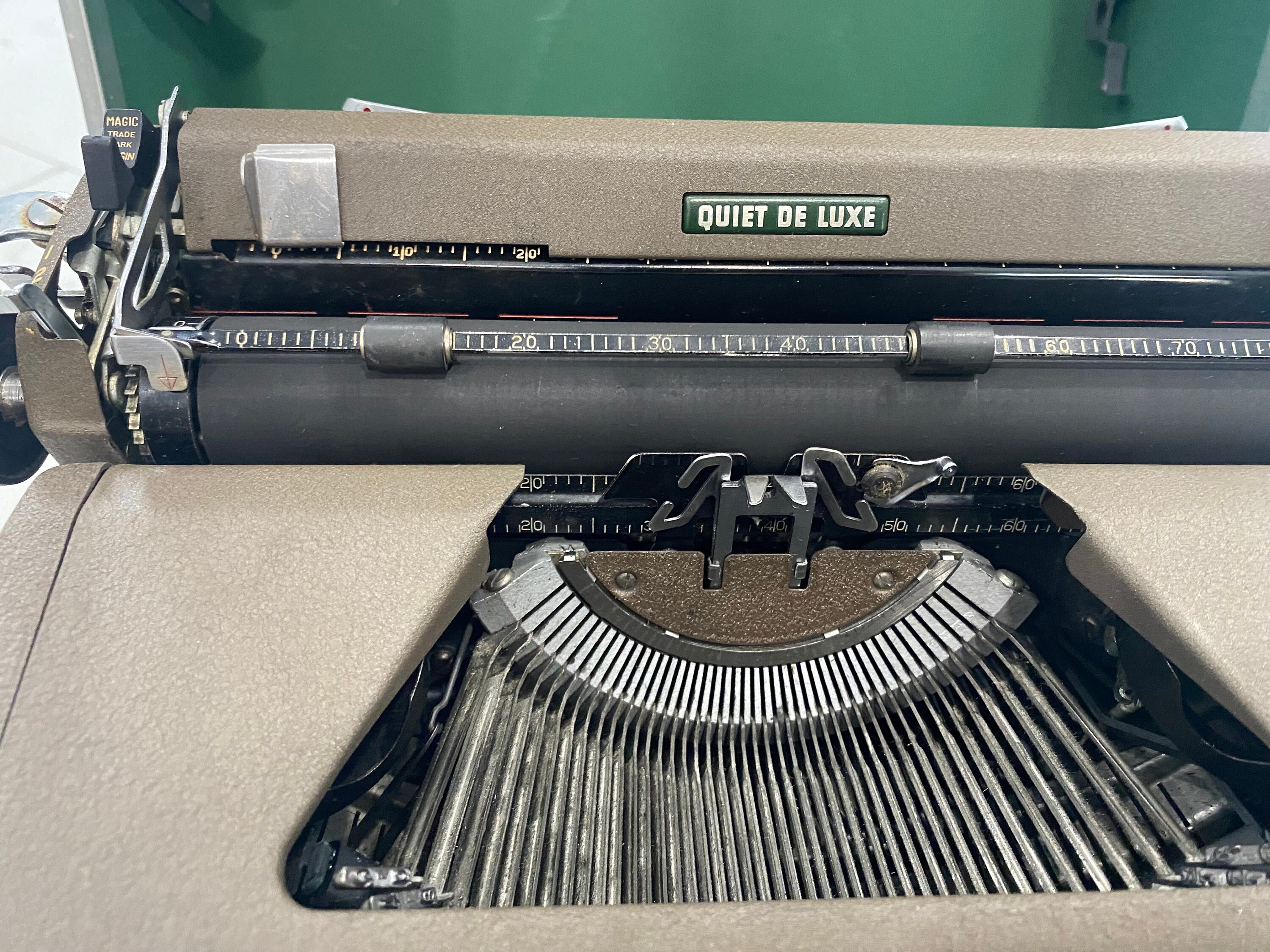 Royal De Luxe Vintage Typewriter With Case - Etsy