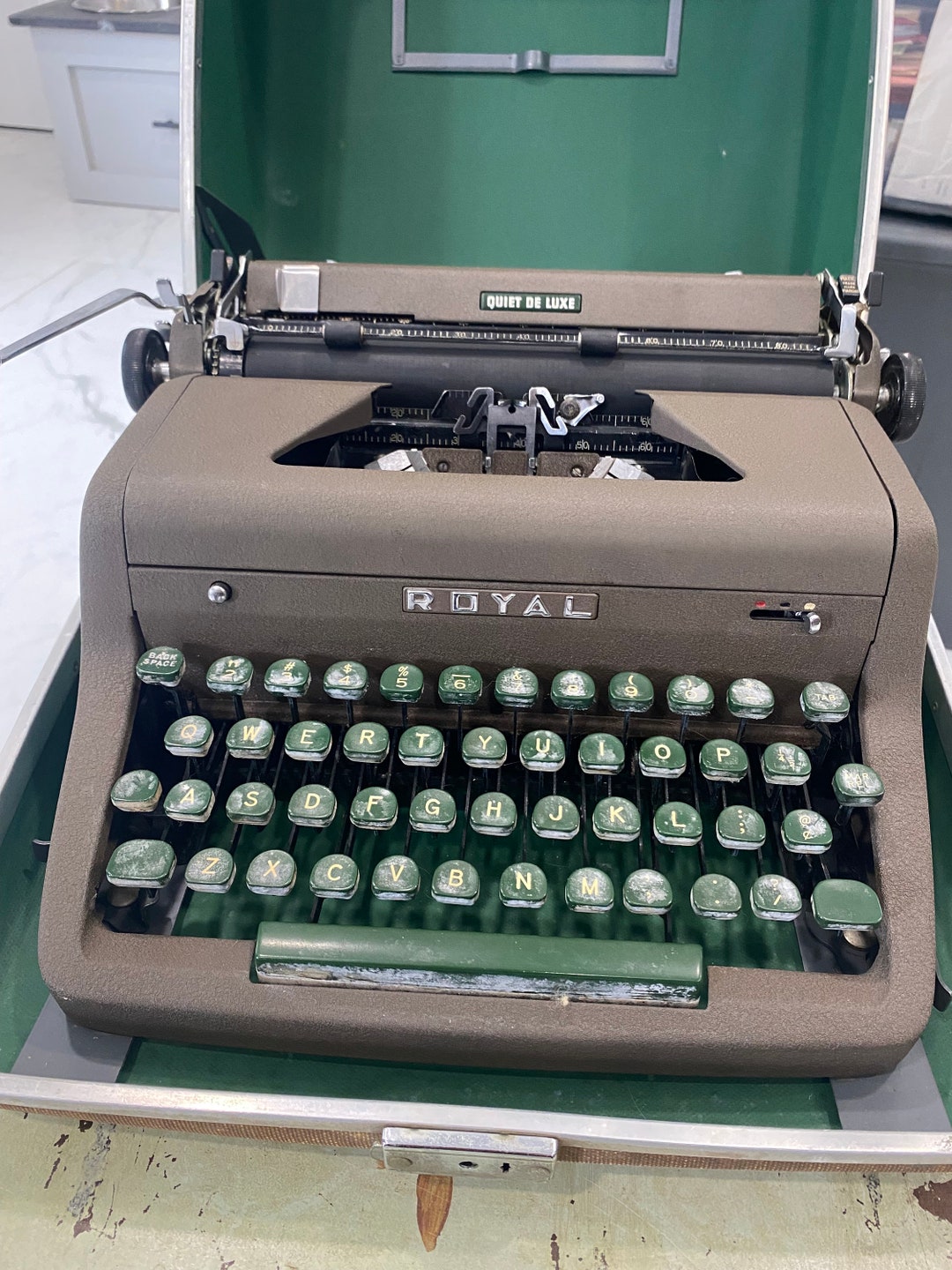 Royal De Luxe Vintage Typewriter With Case - Etsy