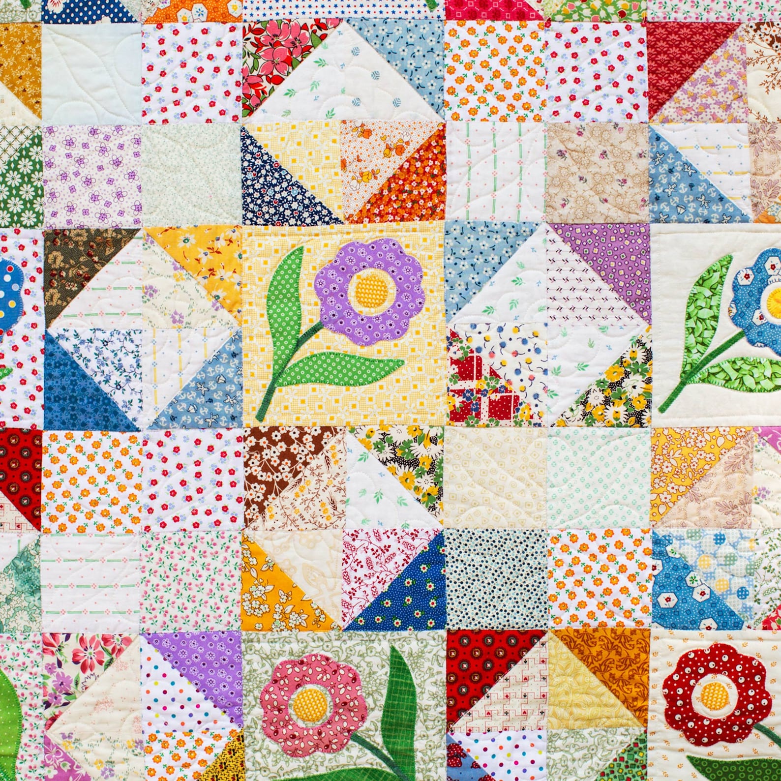Handmade Heirloom Patchwork Quilt With Appliqué Flowers / Vintage Style / Full Size Bedspread ...