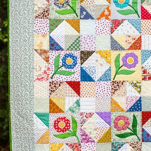 Handmade Heirloom Patchwork Quilt With Appliqué Flowers / Vintage Style / Full Size Bedspread ...